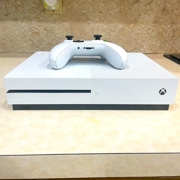 Video Games & Consoles | Used Xbox One Great Condition Controller ...